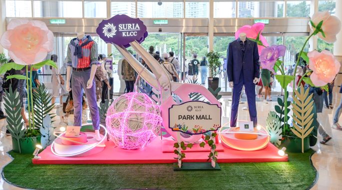 BUNGA-BUNGA GERGASI HIASI “SECRET GARDEN” RAMLEE MALL, SURIA KLCC ...