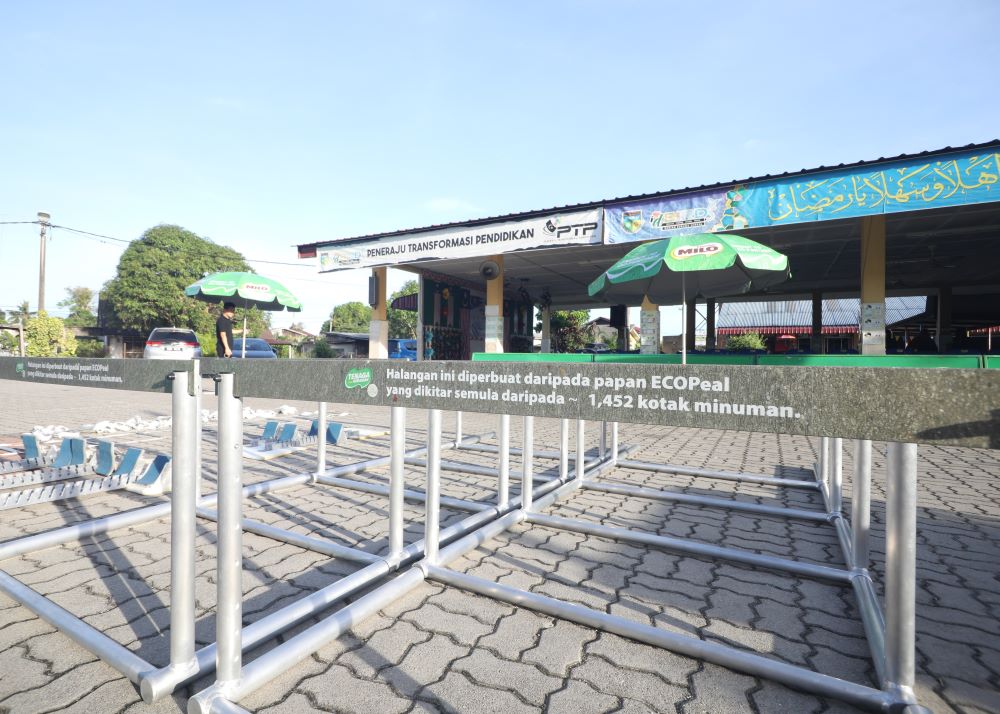 PROJEK CARETON KITAR SEMULA KOTAK MINUMAN KEPADA PERALATAN SUKAN MESRA ...